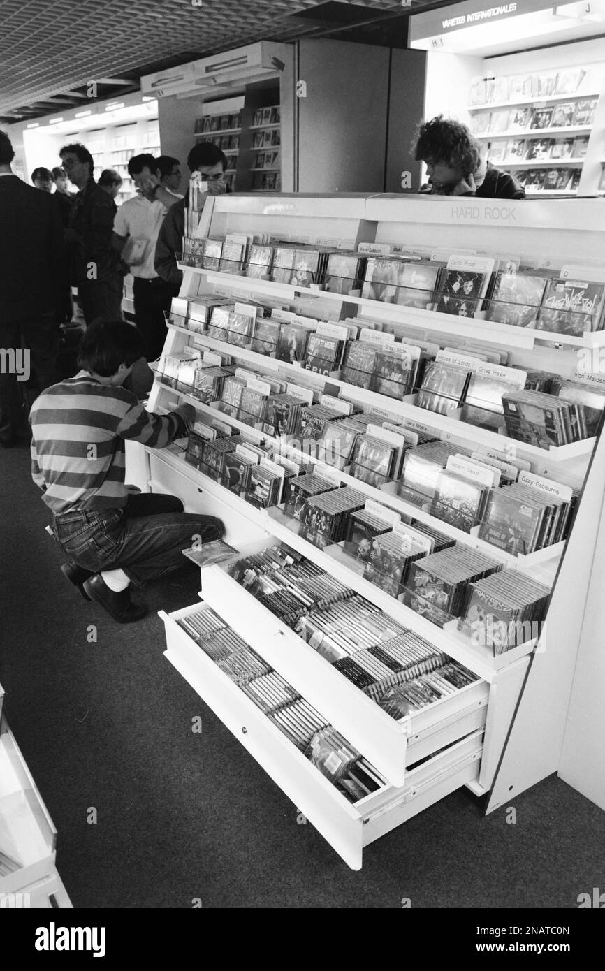 Archives 90ies: Record shop as seen in Lyon, France, 1990 Stock Photo ...