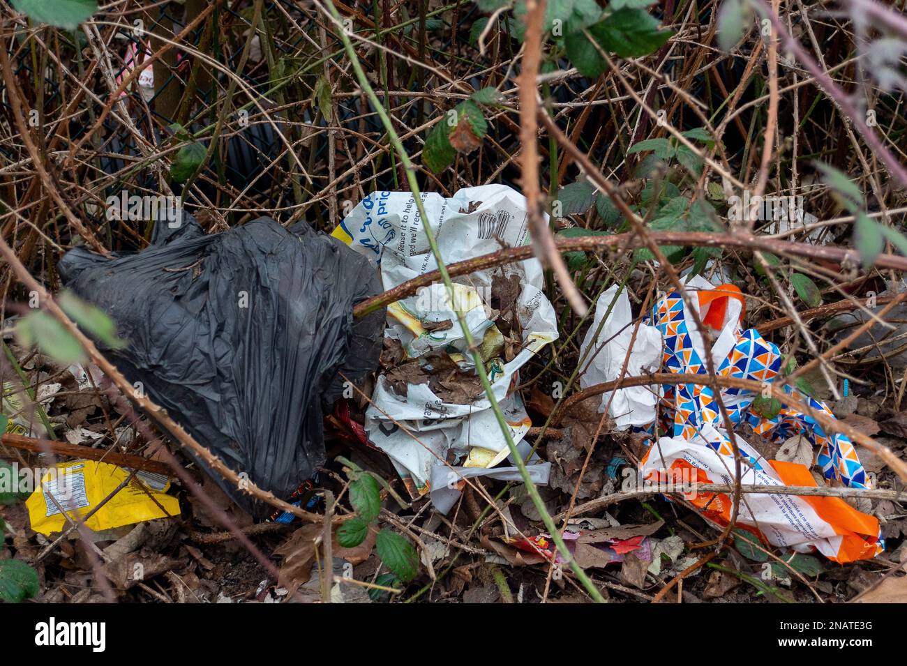 Maple Cross, Hertfordshire, UK. 12th February, 2023. Roadside litter ...