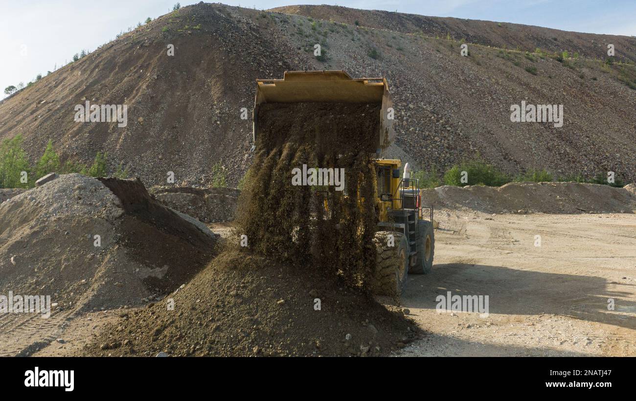 Large front bucket loader truck mine hi-res stock photography and ...