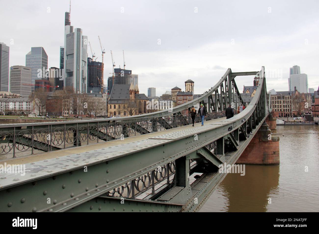 Eiserner Steg, Iron Footbridge, over the river Main in the central part of the city, Frankfurt ...