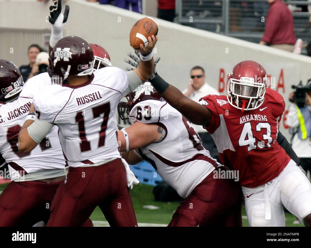 Arkansas defensive end Tenarius Wright (43) blocks a pass by ...
