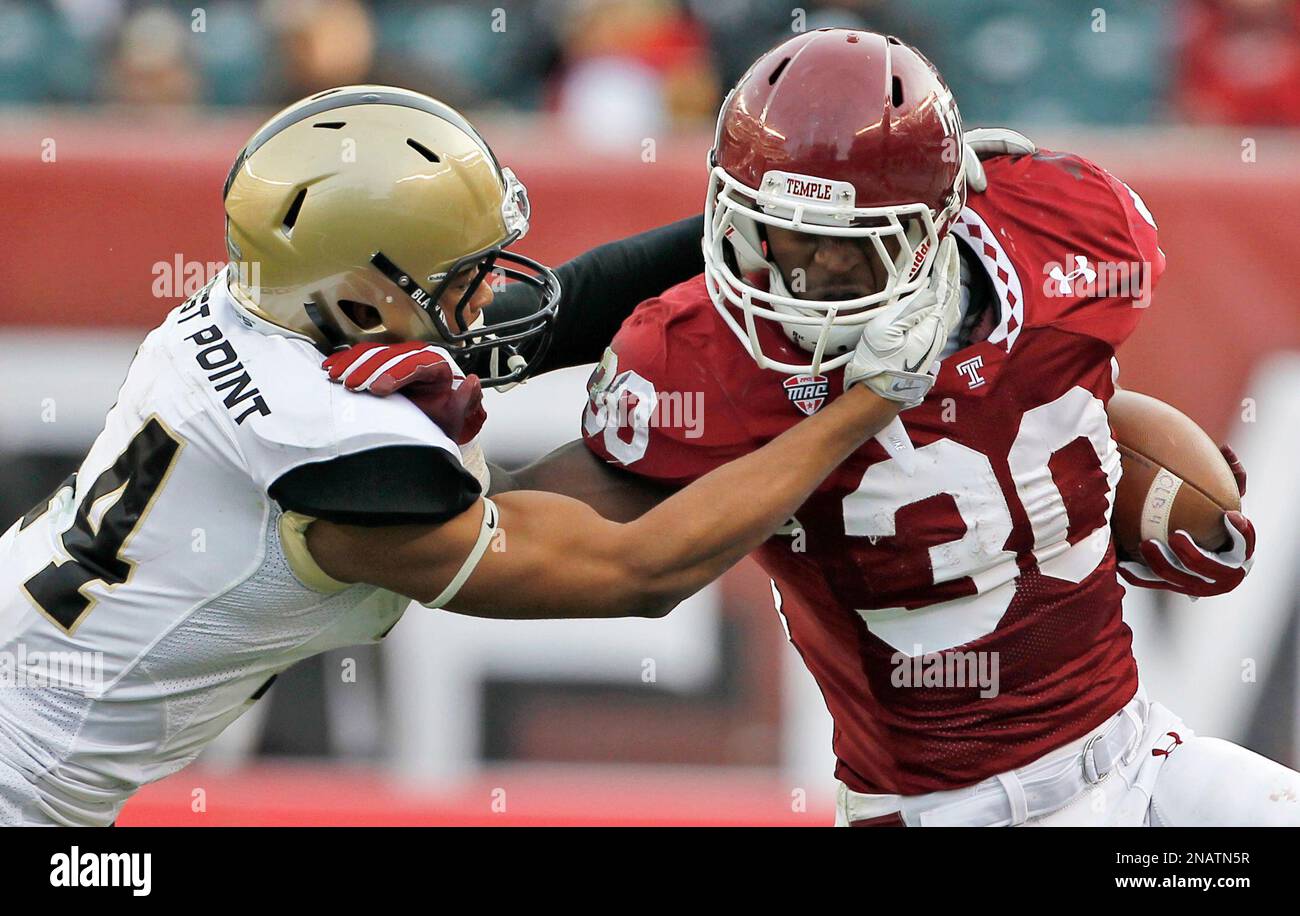 Temple running back Bernard Pierce (30) tries to break away from Army ...
