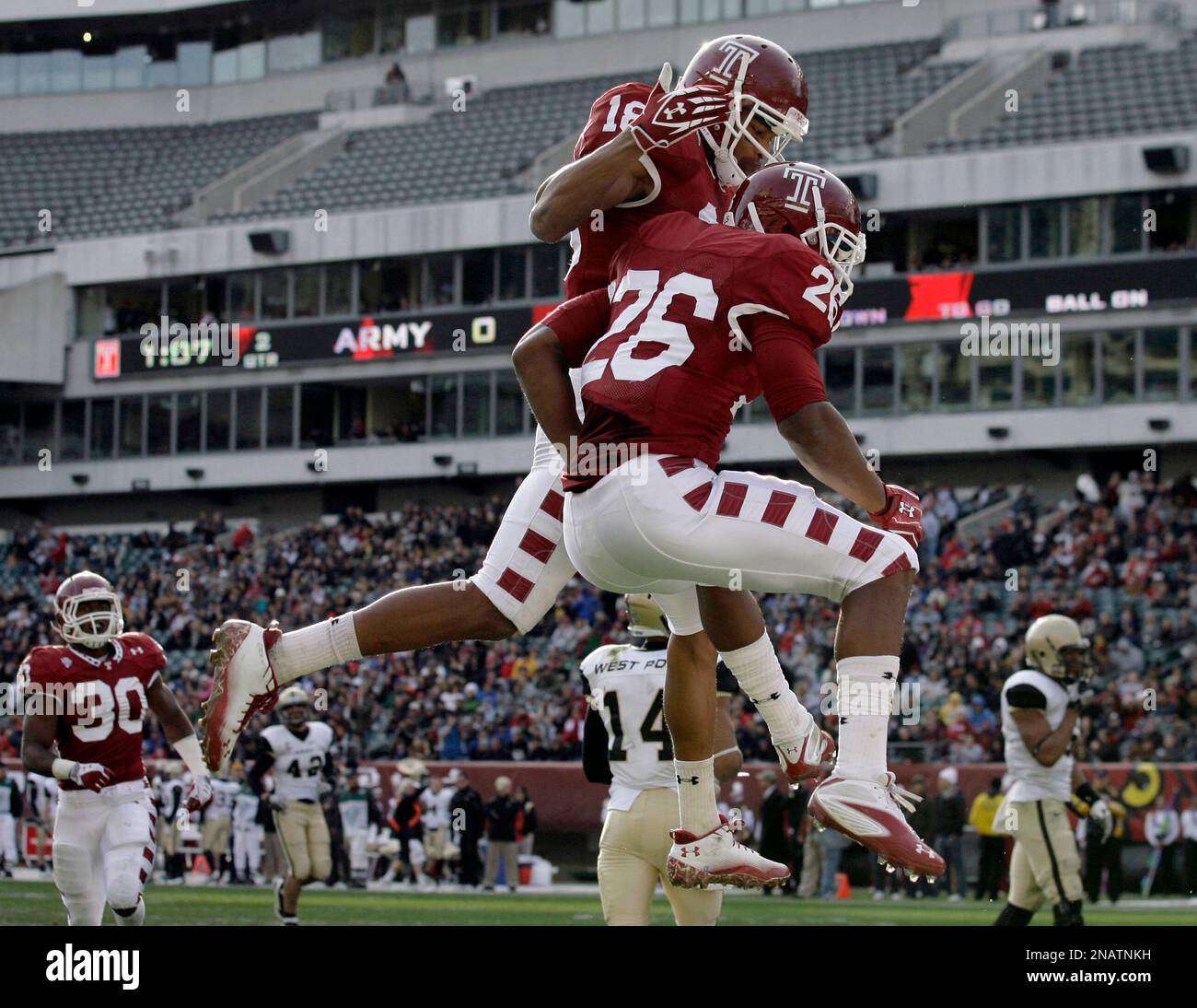 Temple wide receiver Joe Jones (26) celebrates his touchdown with wide ...