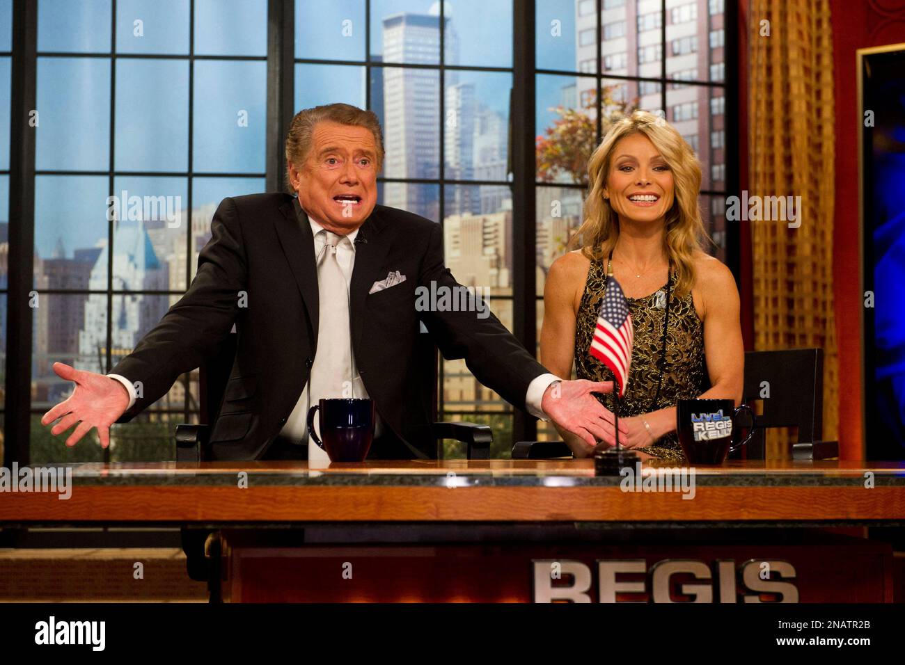 Regis Philbin and Kelly Ripa appear on Regis' farewell episode of "Live ...