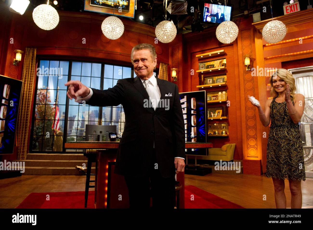 Regis Philbin and Kelly Ripa appear on Regis' farewell episode of "Live ...