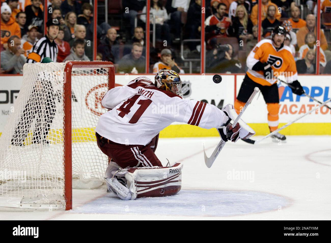 Phoenix Coyotes' Mike Smith during an NHL hockey game against the ...