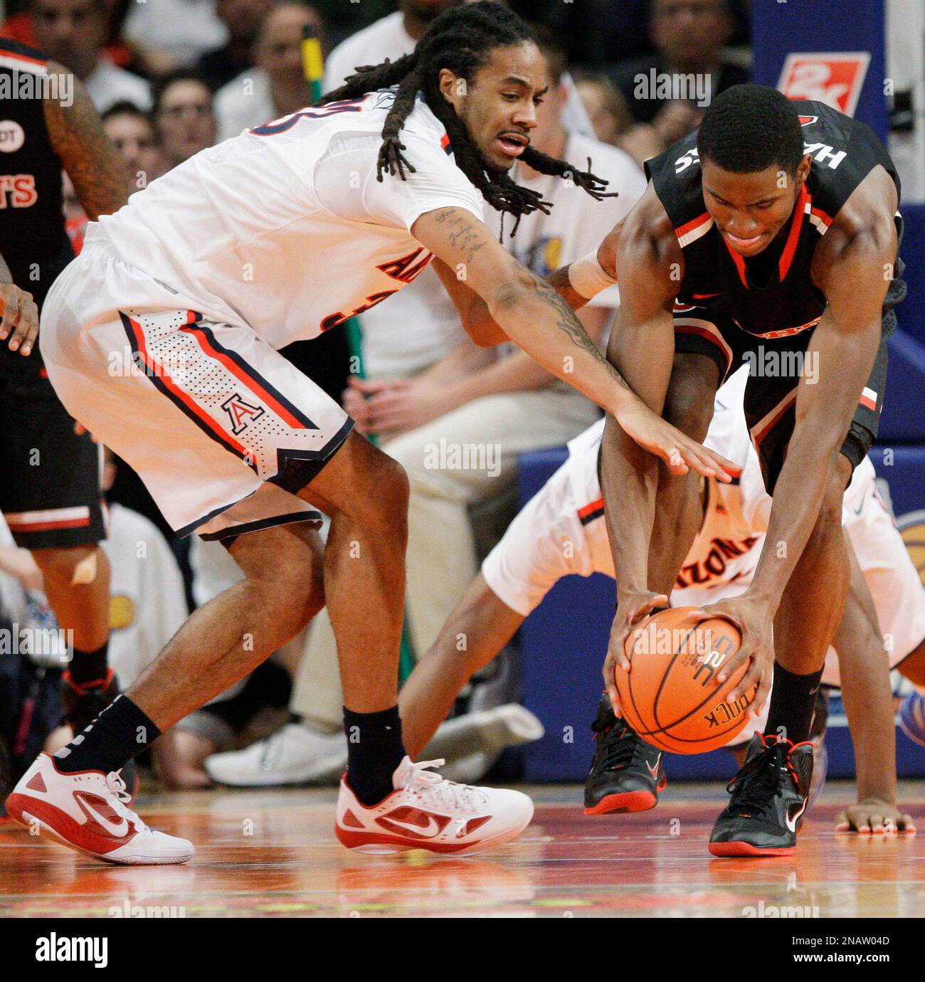 Arizona's Jesse Perry, left, and St. John's' Moe Harkless, right ...