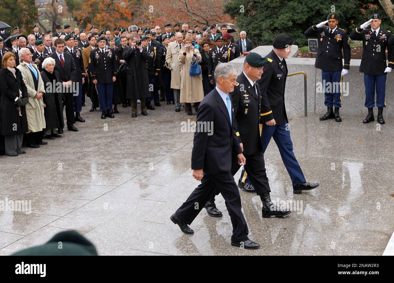 Army Secretary John McHugh, left, Brig. Gen. Edward M. Reeder, Jr ...