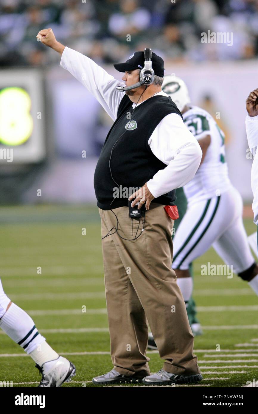 New York Jets coach Rex Ryan signalsduring the fourth quarter of an NFL ...