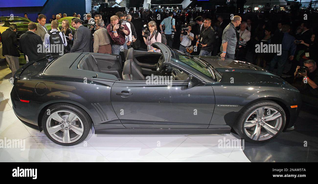 The new Camaro ZL1 convertible makes its debut at the Los Angeles Auto ...