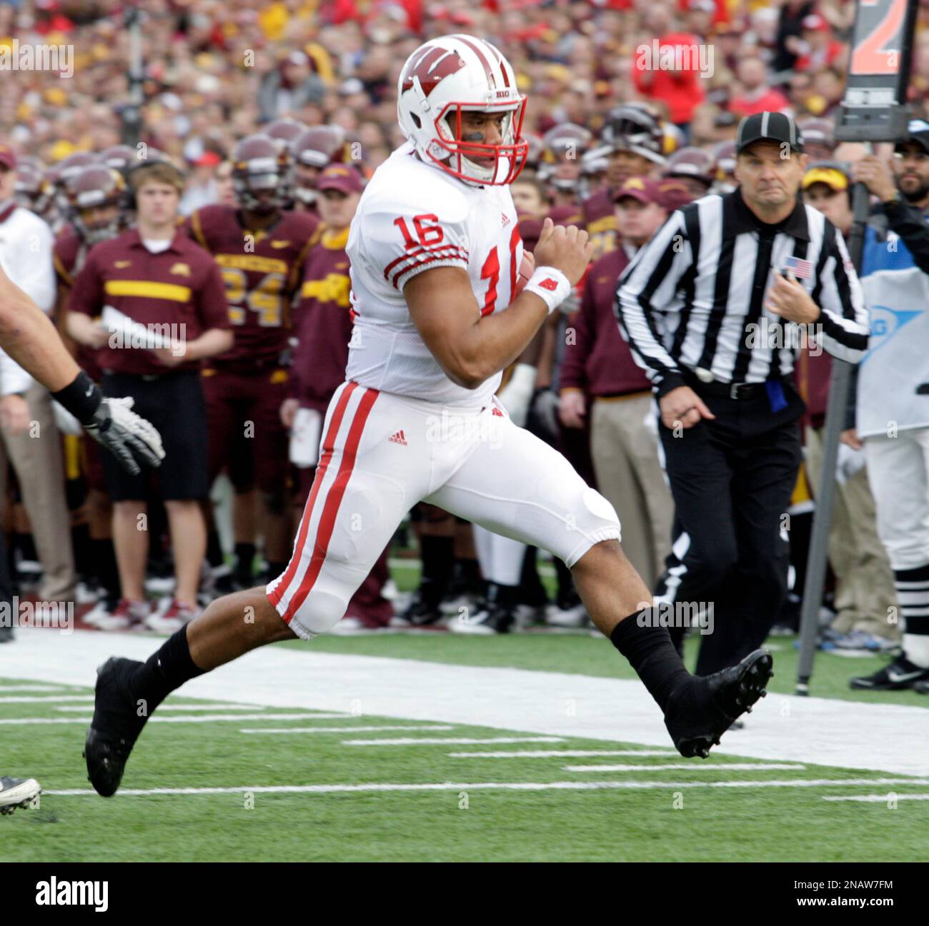 Wisconsin quarterback Russell Wilson (16) in action against Minnesota ...