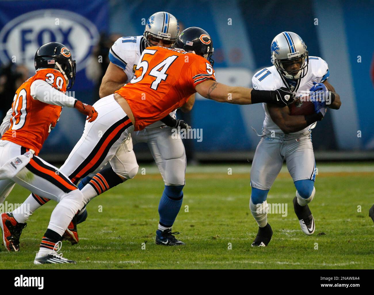 Chicago Bears middle linebacker Brian Urlacher (54) reaches out to ...