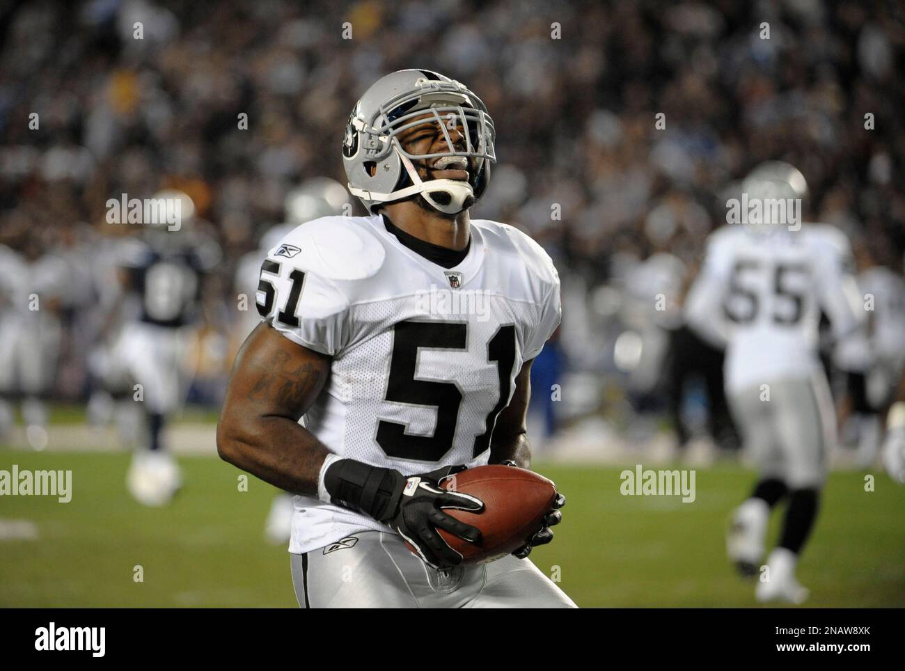 Oakland Raiders outside linebacker Aaron Curry (51) plays during an NFL ...