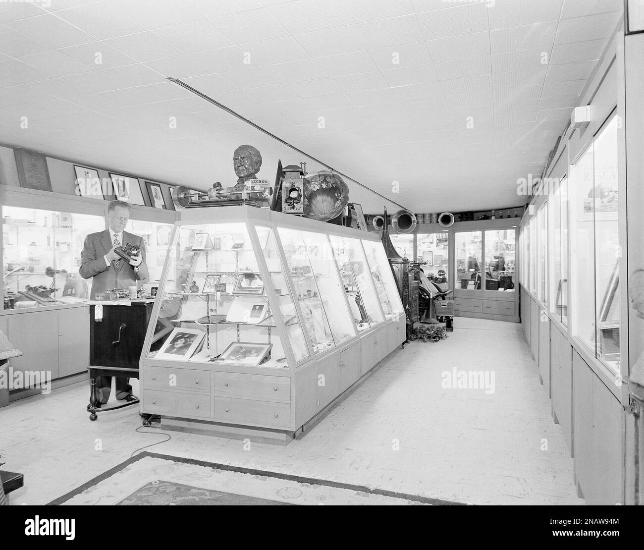Interior of the Ward Harris museum of Edison relics and mementos ...