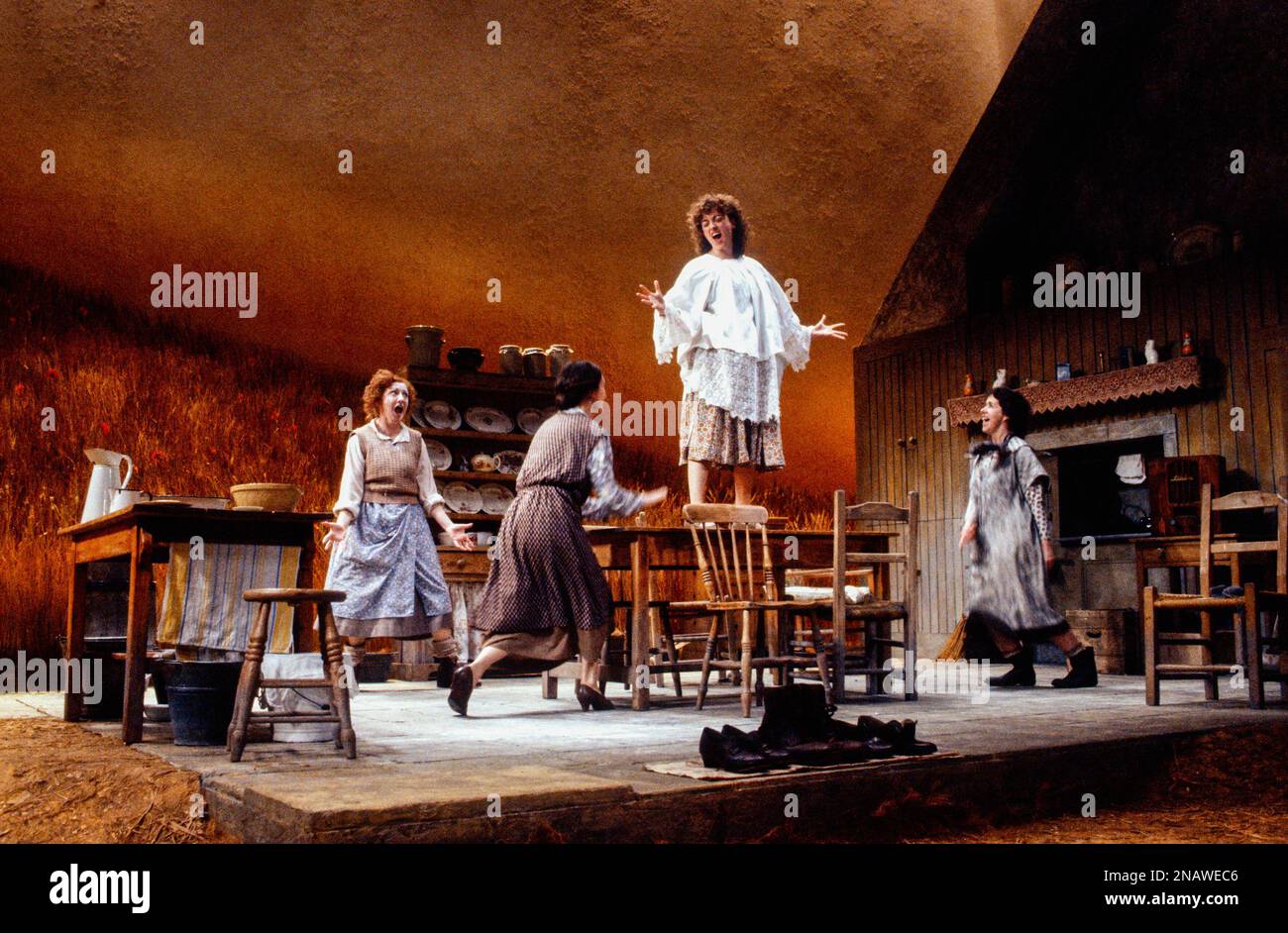 l-r: Anita Reeves (Maggie), Brid Brennan (Agnes), Catherine Byrne ...