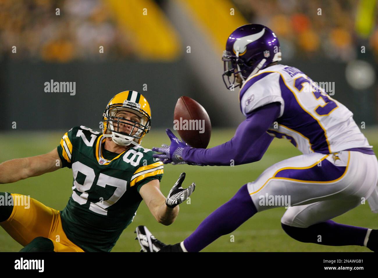 Green Bay Packers wide receiver Jordy Nelson (87) and Minnesota Vikings ...