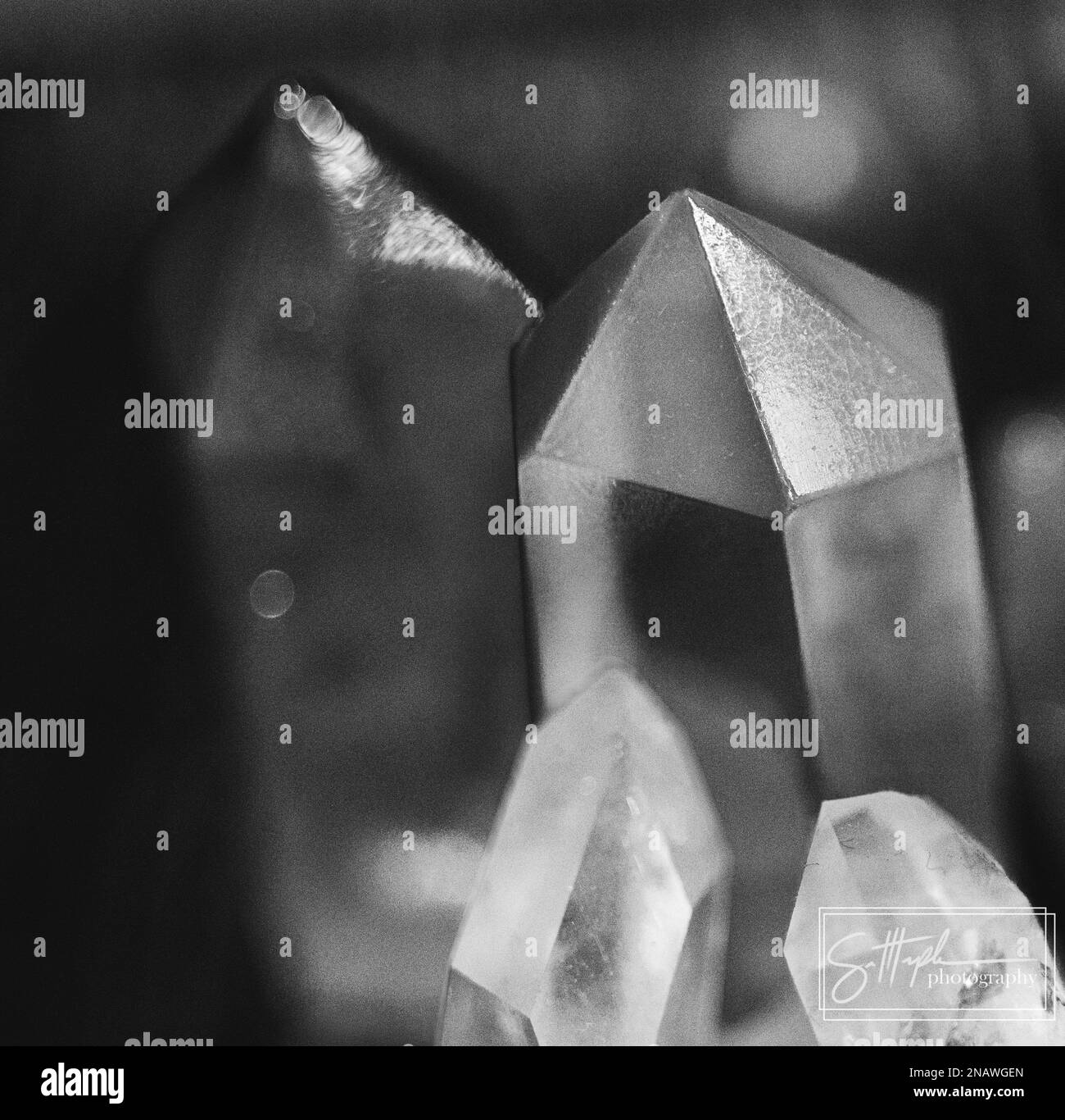 Quartz crystal Black and White Stock Photos & Images - Alamy