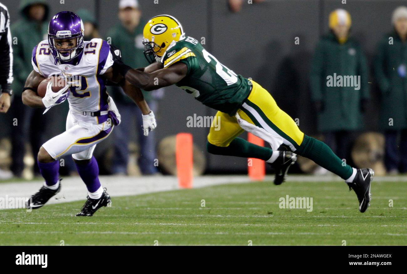 Green Bay Packers' Charlie Peprah knocks Minnesota Vikings' Percy ...
