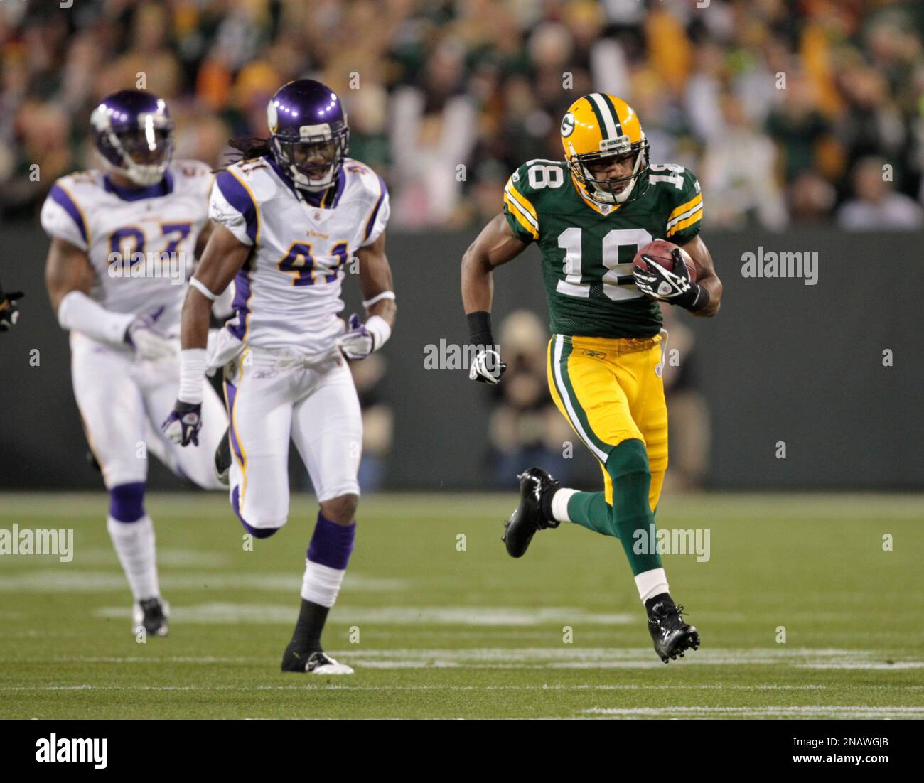 Green Bay Packers' Randall Cobb (18) breaks away from Minnesota Vikings ...