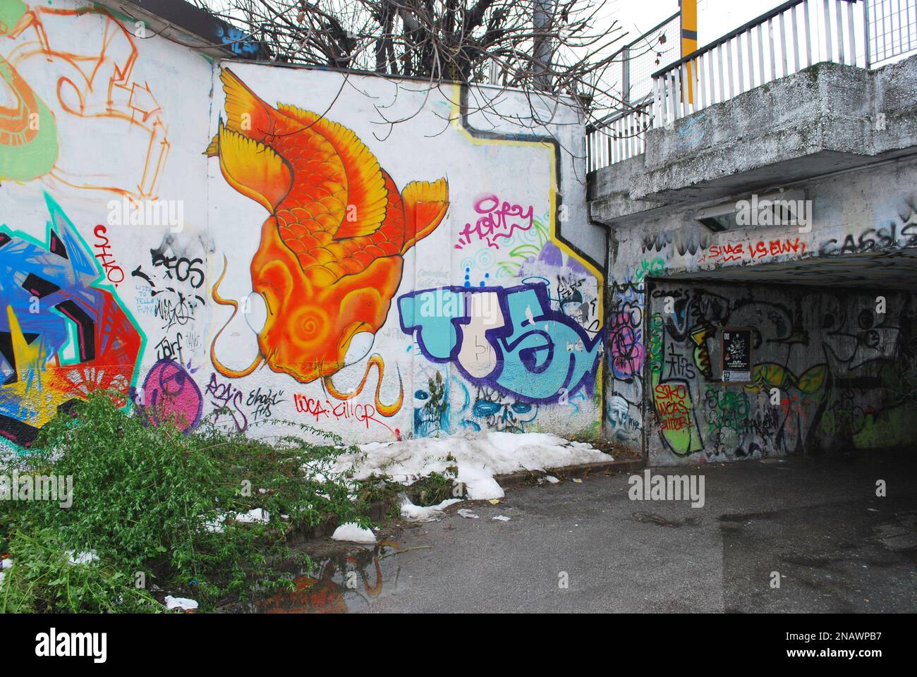 Street graffiti mural murals murales hi-res stock photography and ...