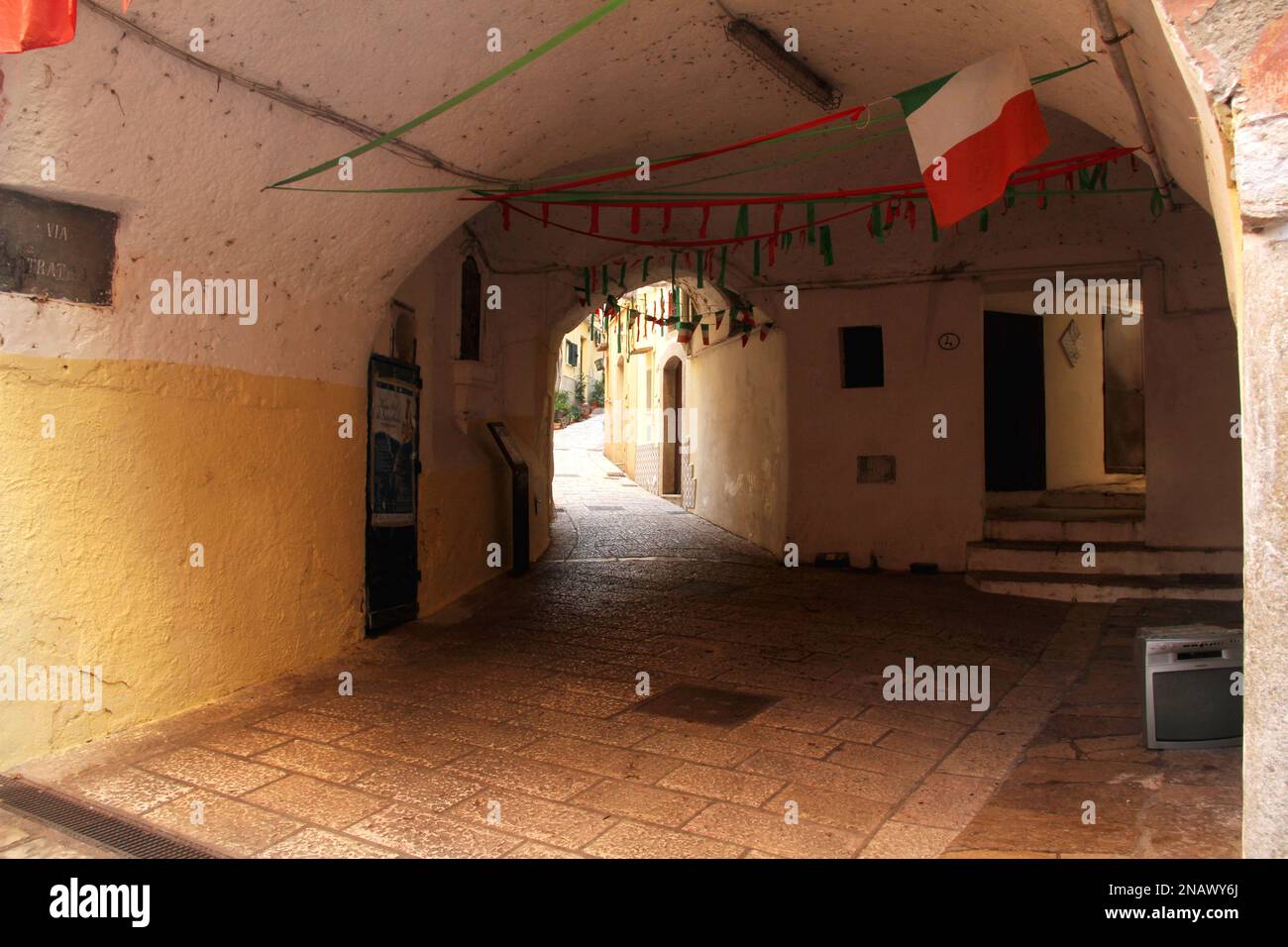 Arched gallery hi-res stock photography and images - Alamy