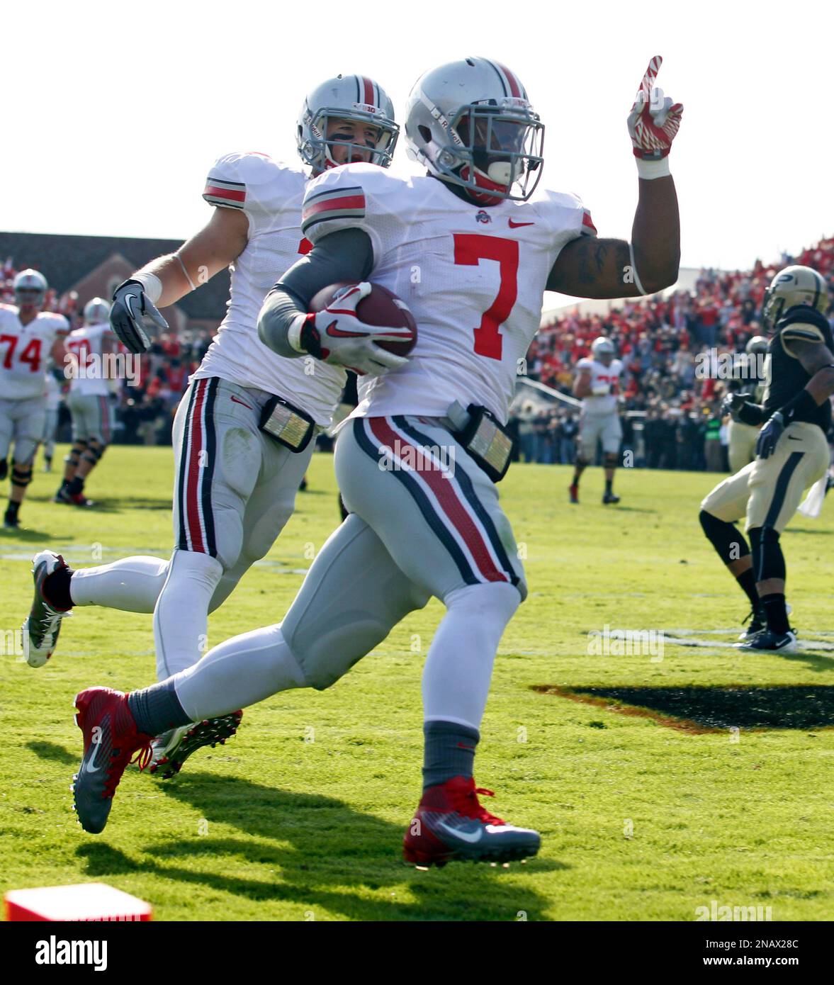 Ohio State running back Jordan Hall (7) celebrates a touchdown against ...