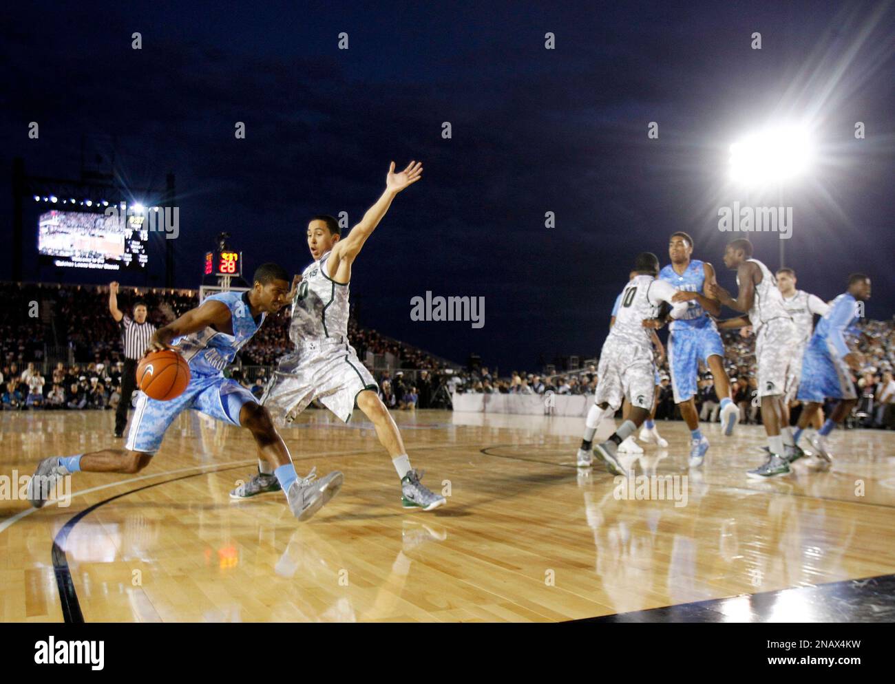 North Carolina guard Dexter Strickland (1) drives toward the basket ...