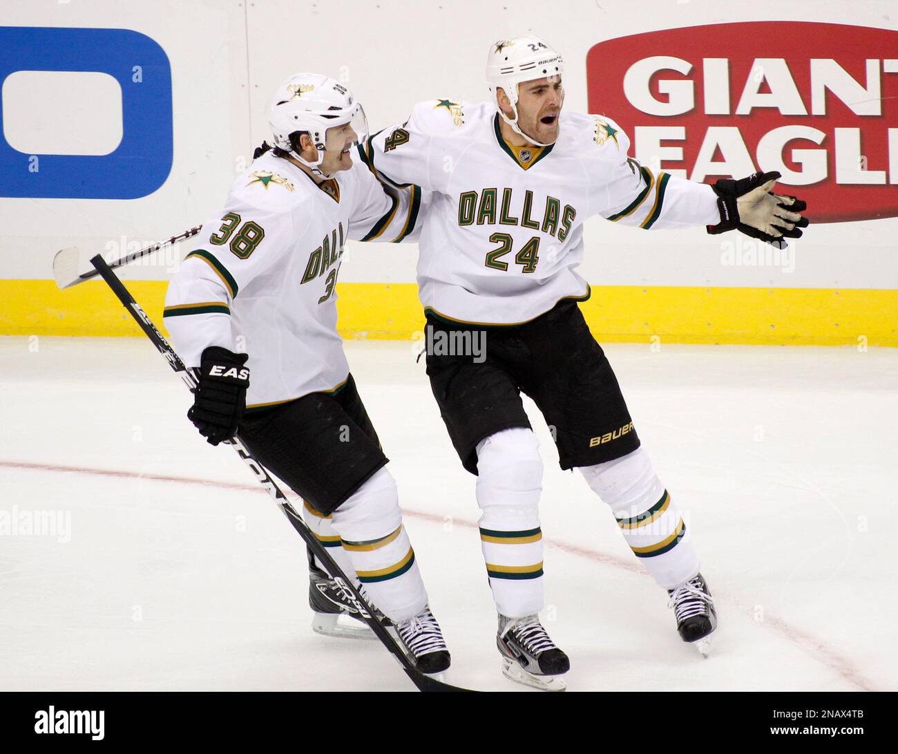 Dallas Stars' Eric Nystrom (24) celebrates scoring a goal with teammate ...