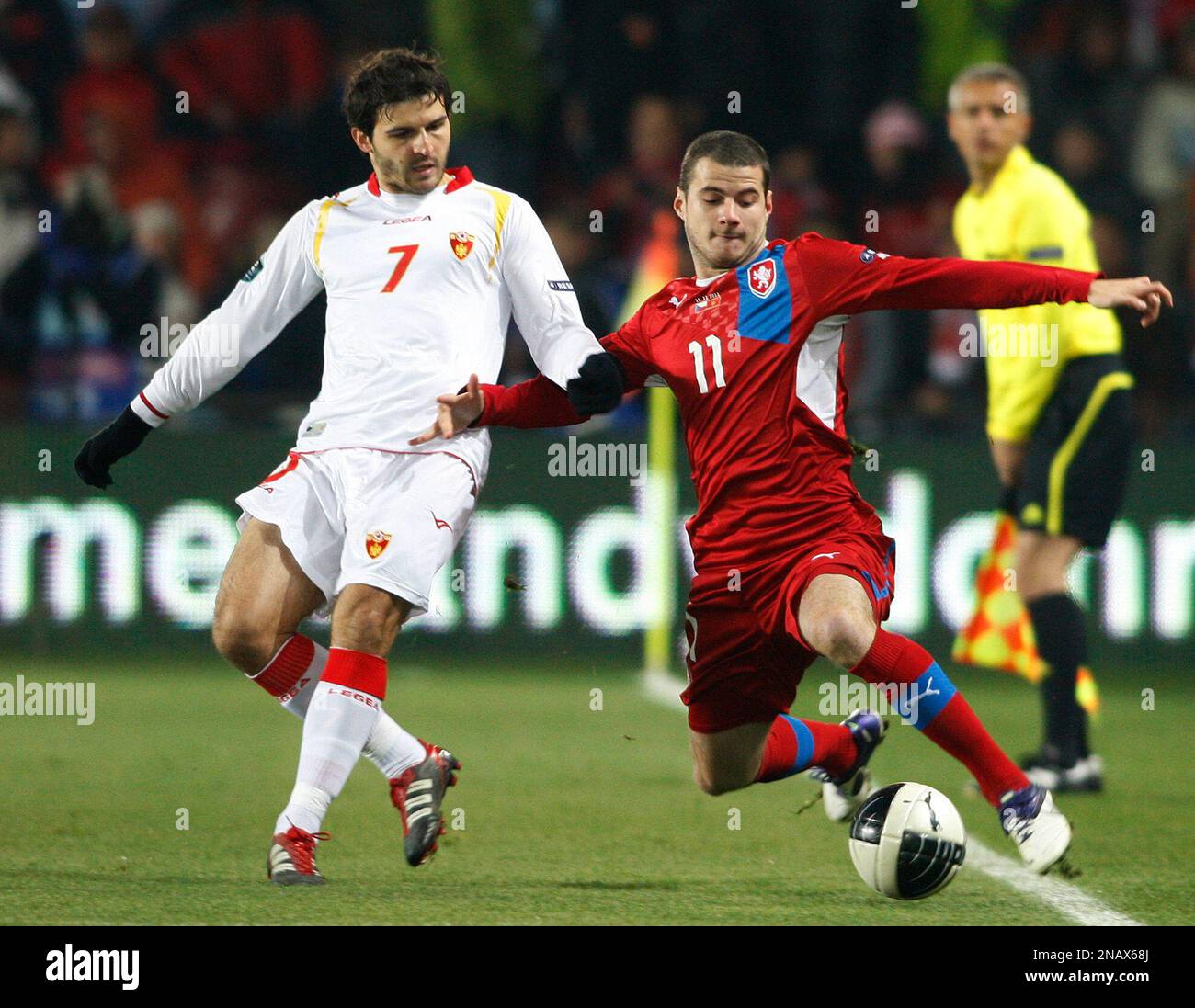 Czech Republic's Daniel Pudil, right, challenges for a ball with Simon ...