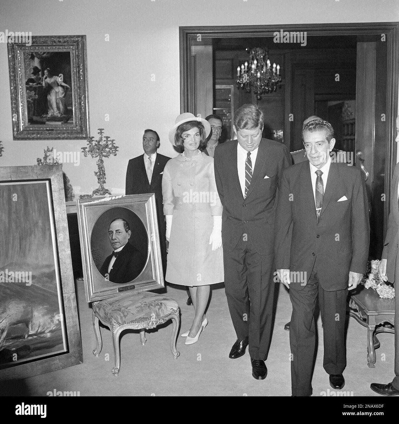 President John F. Kennedy takes leave of his wife, first lady ...