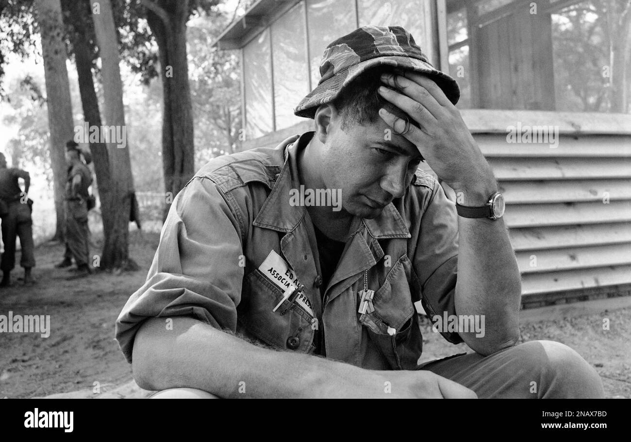 Associated Press photographer Eddie Adams in Vietnam during the Vietnam War between 1965-1968 ...