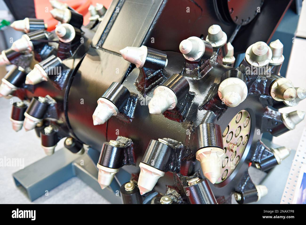 Transverse drum cutter with integrated hydraulic rotation on exhibition ...