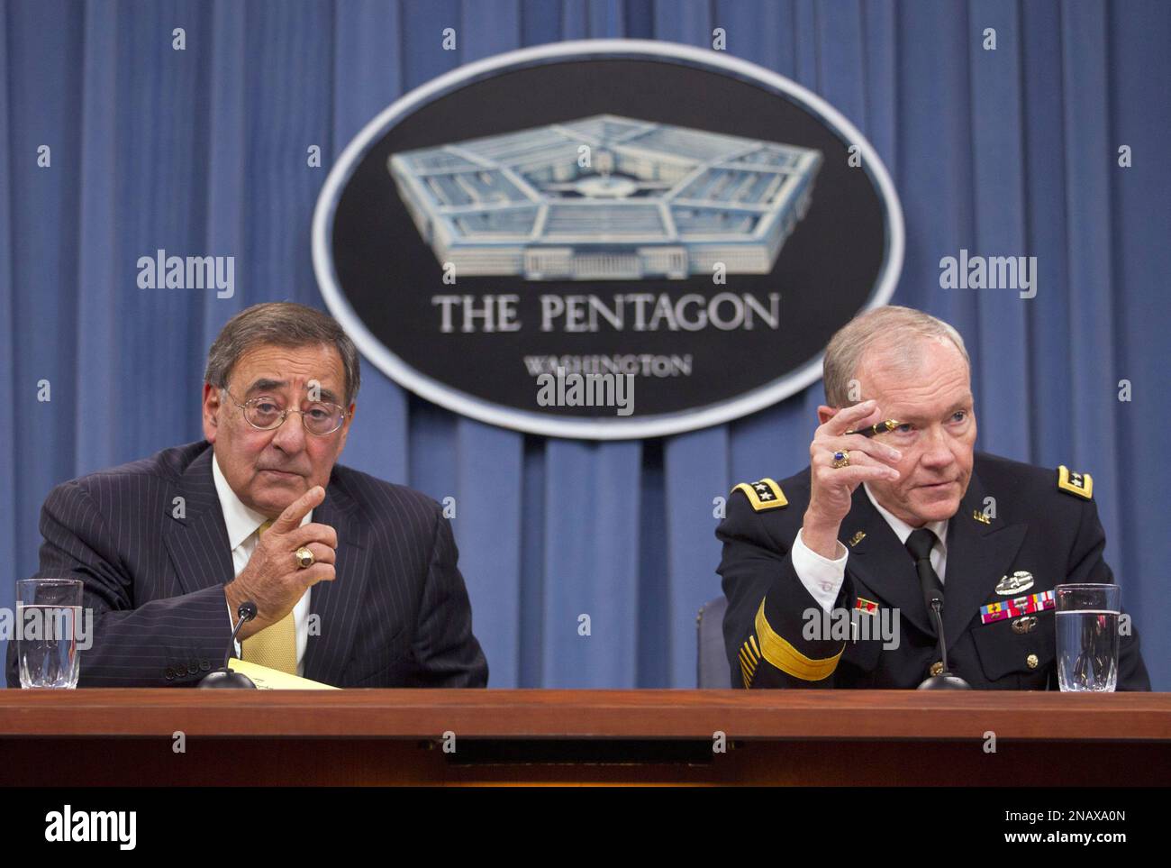 Defense Secretary Leon Panetta and Joint Chiefs Chairman Gen. Martin ...