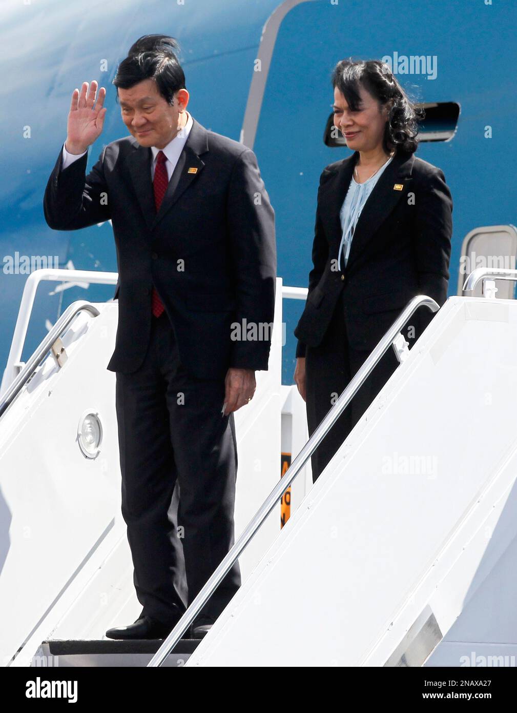 Vietnamese President Truong Tan Sang and wife Mai Thi Hanh arrive at ...