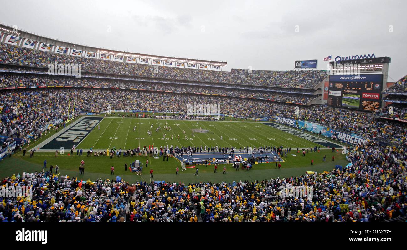 The San Diego Chargers play the Green Bay Packers in the first quarter ...