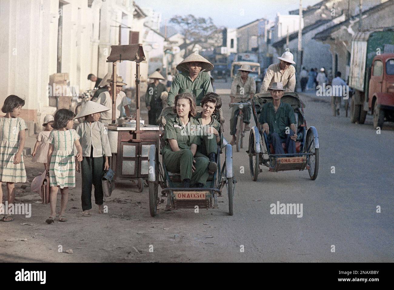 Army nurses 1st Lt. Sharon Forman, left, of Antelope, Ore., and 2nd Lt ...