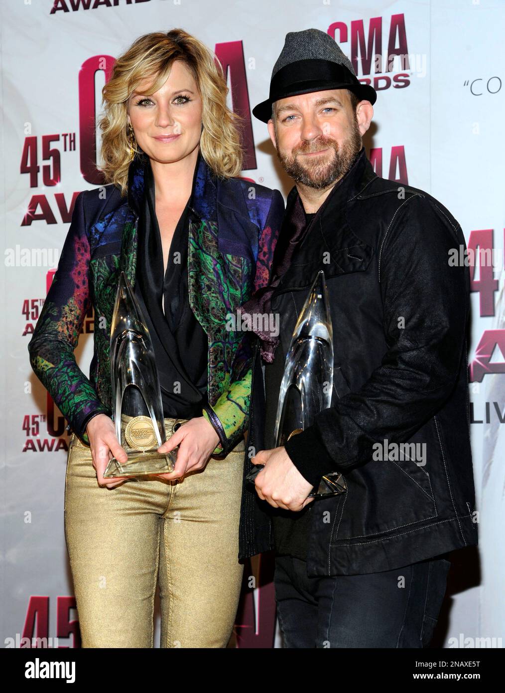 Jennifer Nettles, left, and Kristian Bush from the band Sugarland poses ...