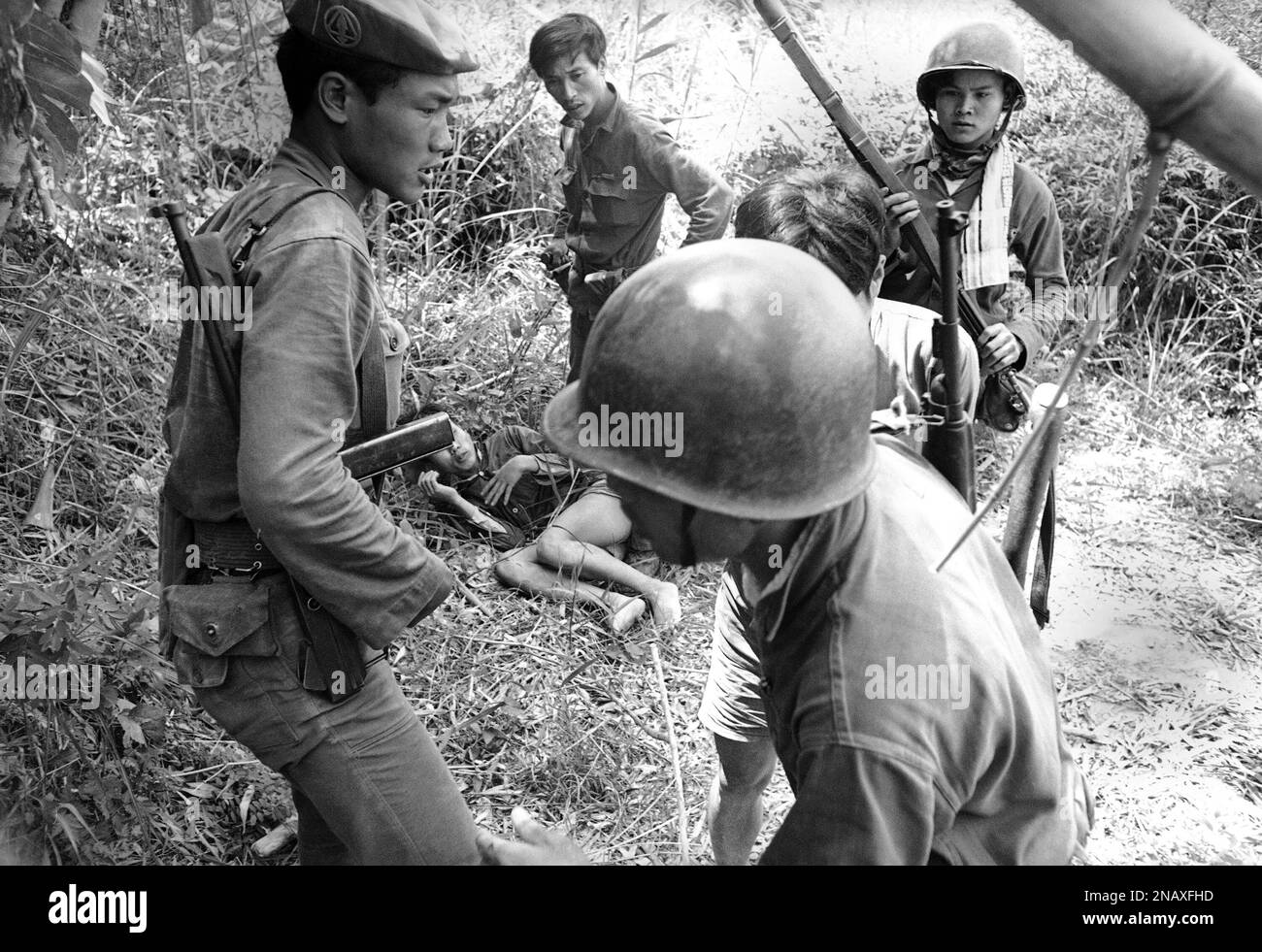 Vietnamese soldiers capture a communist Viet Cong Guerrilla hiding in ...