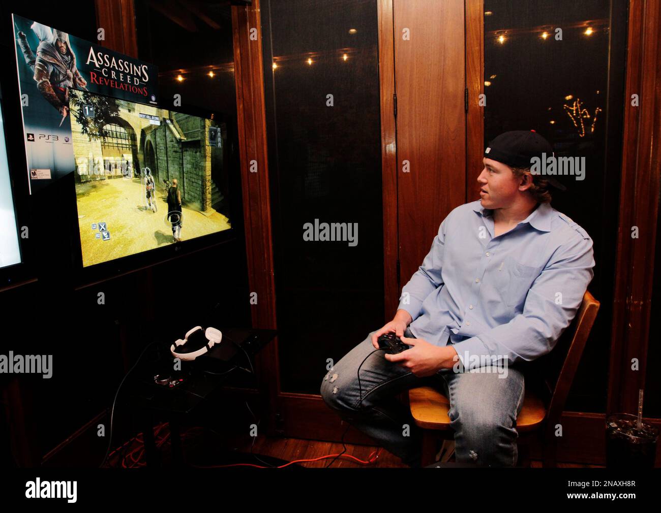 Minnesota Vikings' Toby Gerhart plays Ubisoft's Assassin's Creed ...