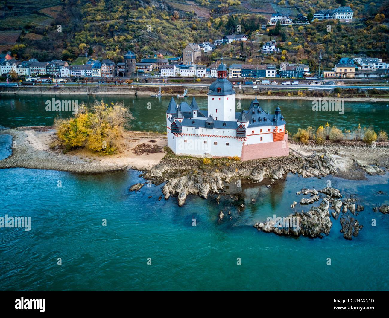 Pfalzgrafenstein Castle in the middle of the Rhine Stock Photo - Alamy