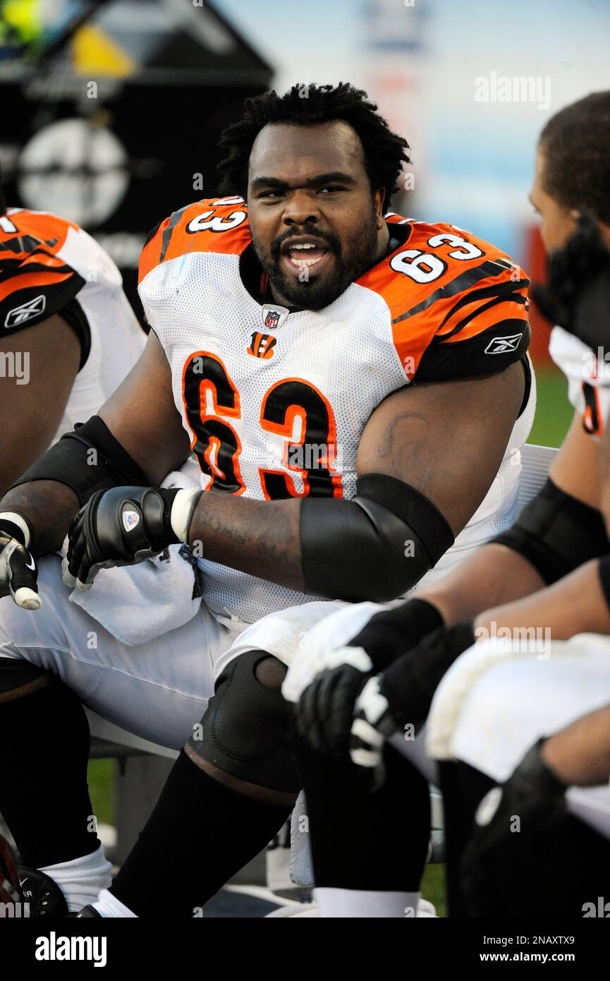Cincinnati Bengals guard Bobbie Williams (63) sits on the bench in the ...