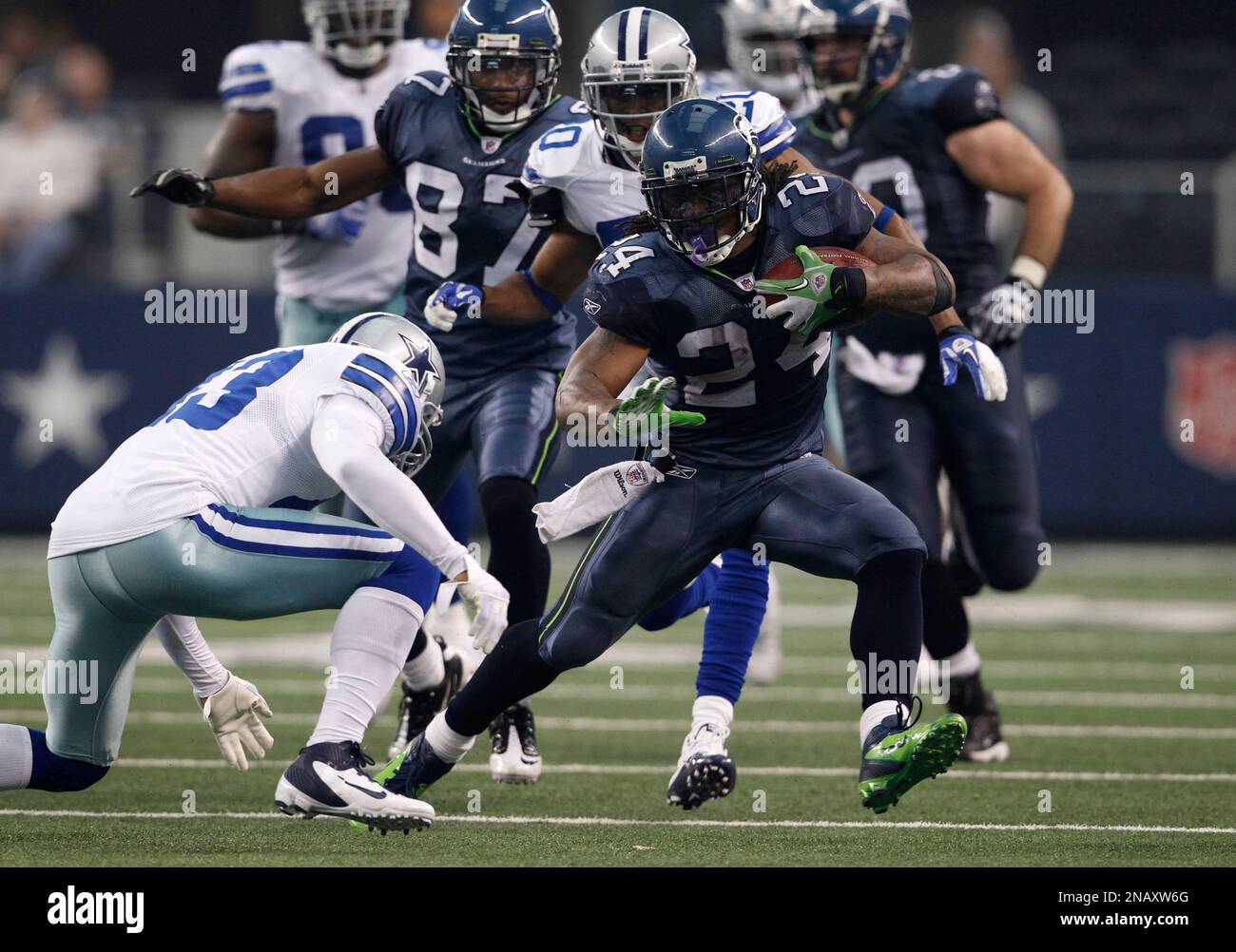 Dallas Cowboys free safety Gerald Sensabaugh, left, runs past Seattle ...