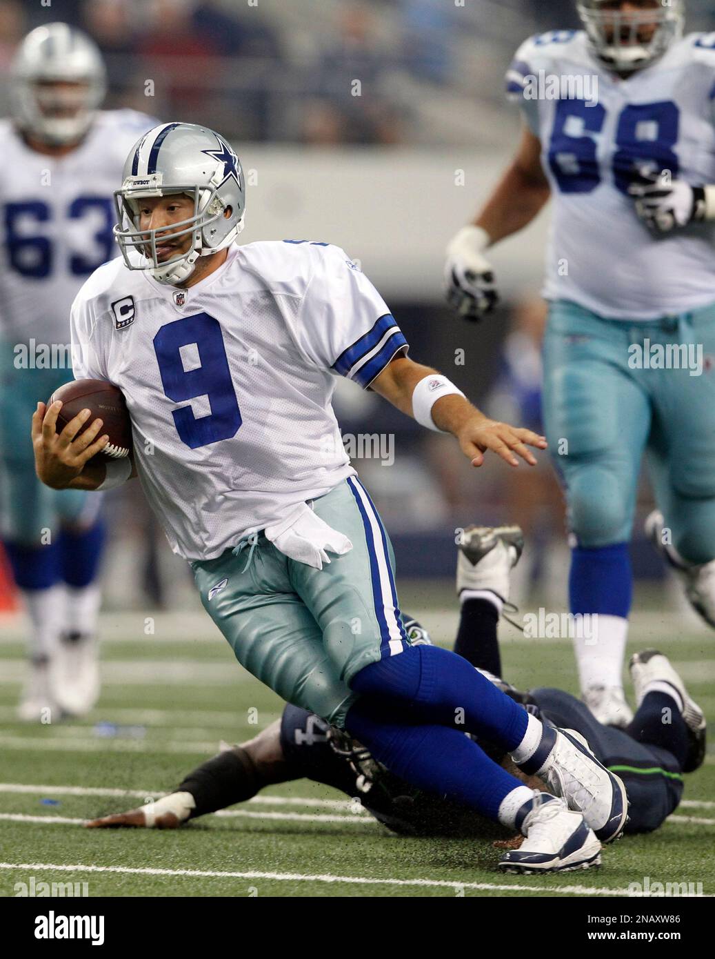 Dallas Cowboys' Tony Romo rushes for a first down against the Seattle ...