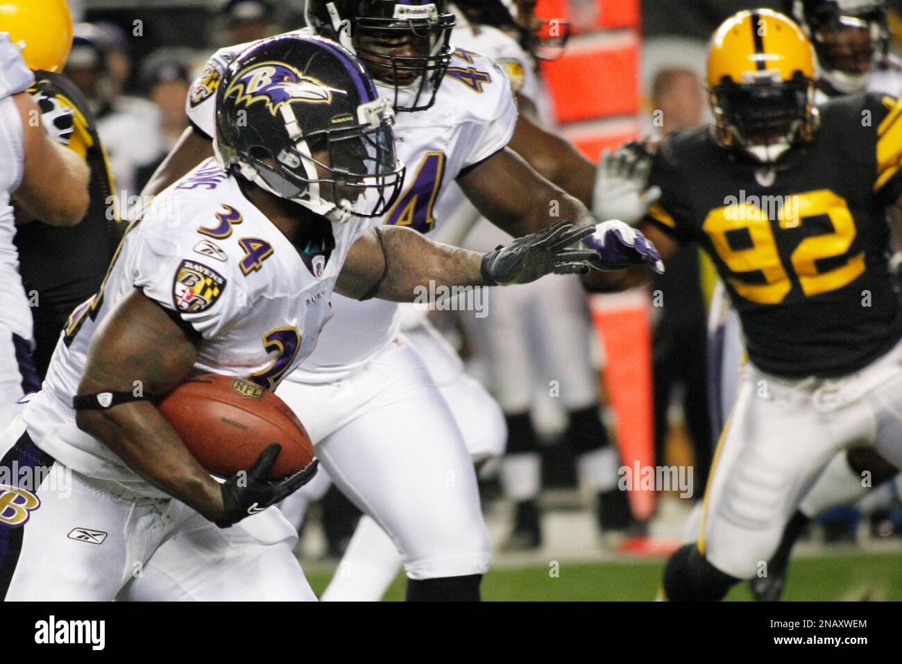 Baltimore Ravens running back Ricky Williams (34) runs against ...