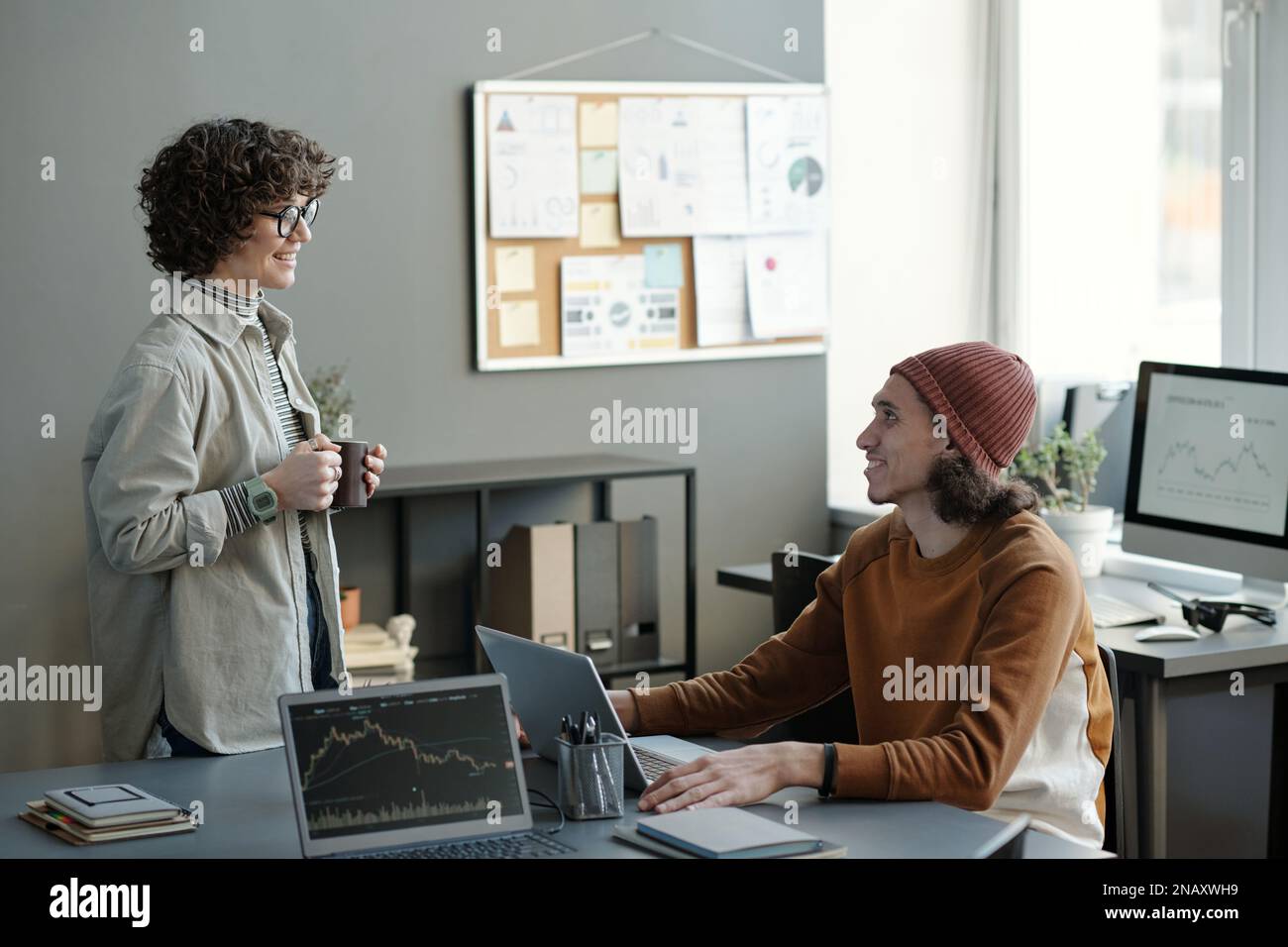 Marketing intercultural hi-res stock photography and images - Alamy