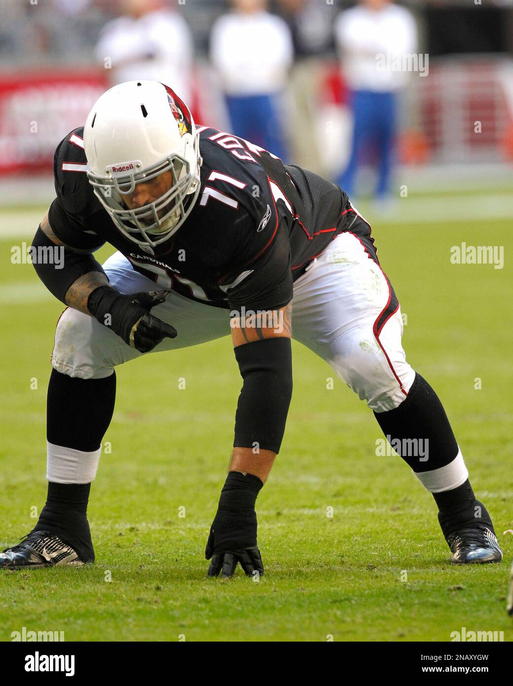 Arizona Cardinals guard Daryn Colledge (71) lines up against the St ...