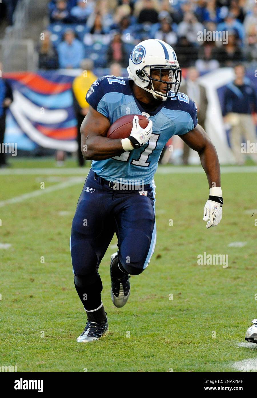 Tennessee Titans running back Javon Ringer (21) carries the ball ...