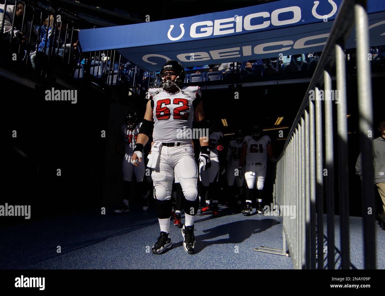 Atlanta Falcons' Todd McClure (62) takes the field before an NFL ...