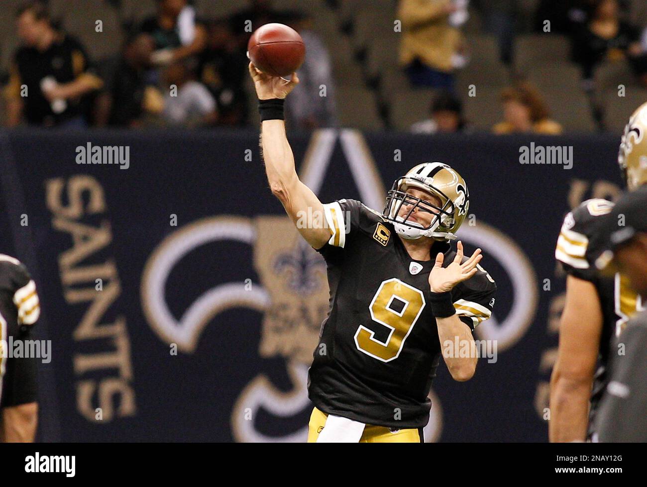 New Orleans Saints quarterback Drew Brees (9) warms up prior to an NFL ...