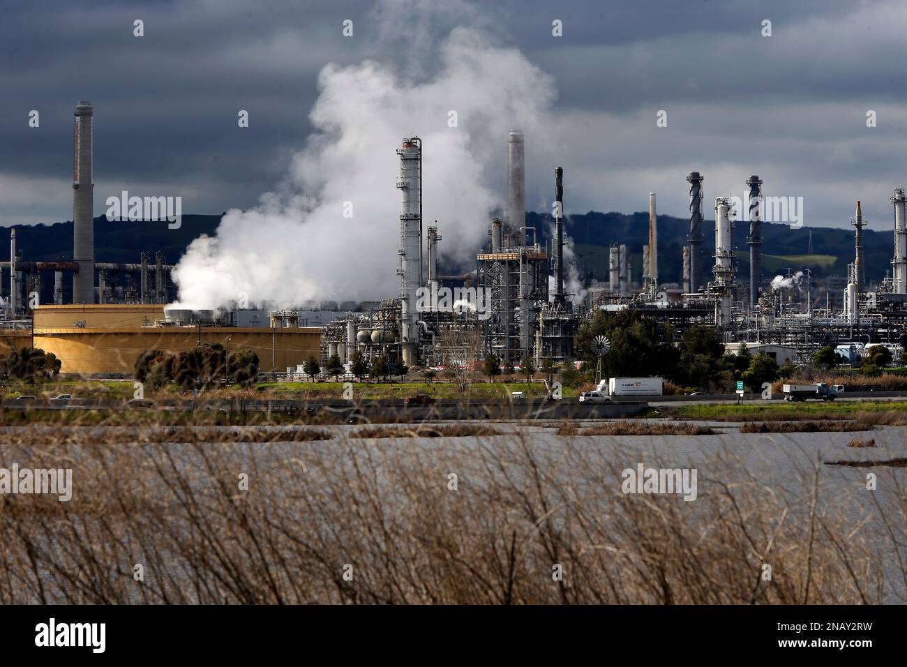 The Shell refinery in seen on Tuesday Jan. 24, 2017, in Martinez, Ca ...